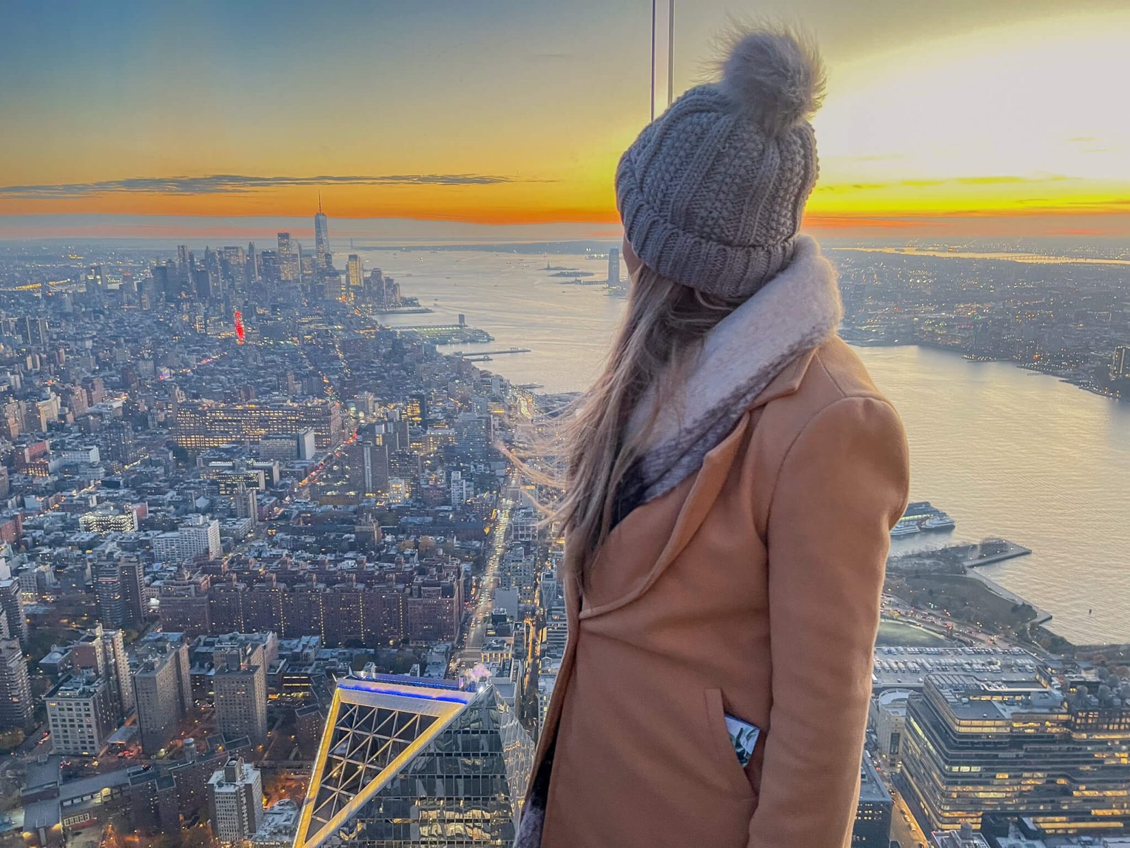 What to Wear in New York in December: Everything you Need to Pack!